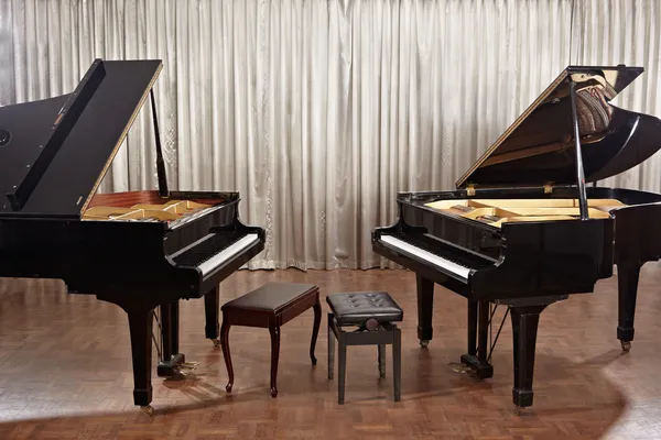 Two Pianos In Love