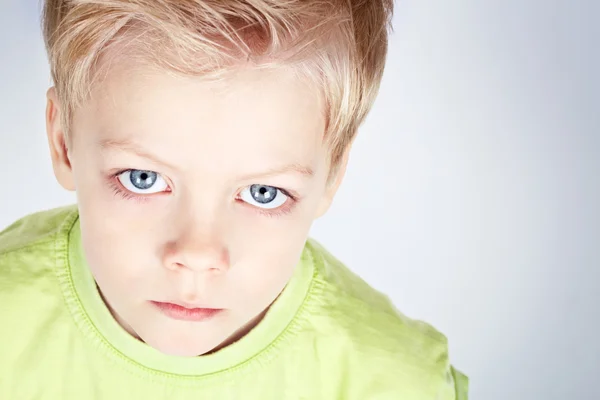 Enfant aux yeux bleus images libres de droit, photos de Enfant aux yeux ...