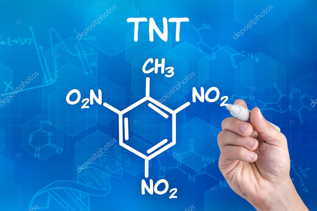 Mano con pluma dibujar la fórmula química de TNT 2023