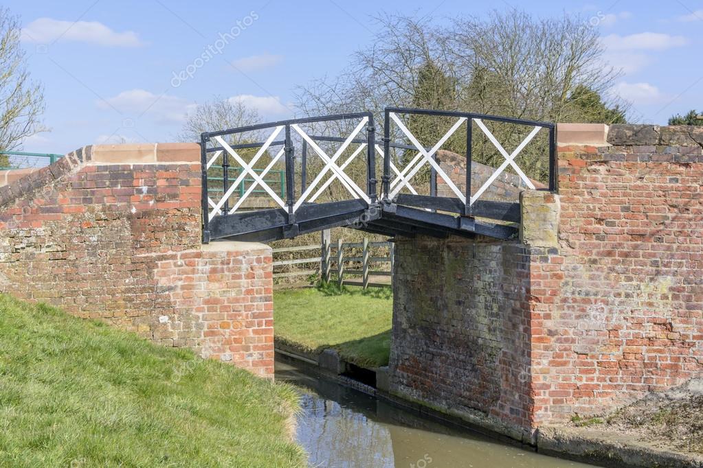 A split bridge on the Stratford upon avon canal, Preston Bagot flight ...