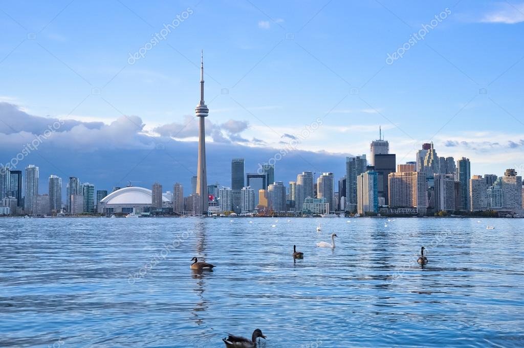 Toronto Skyline panoramic – Stock Editorial Photo © surangastock #38377811