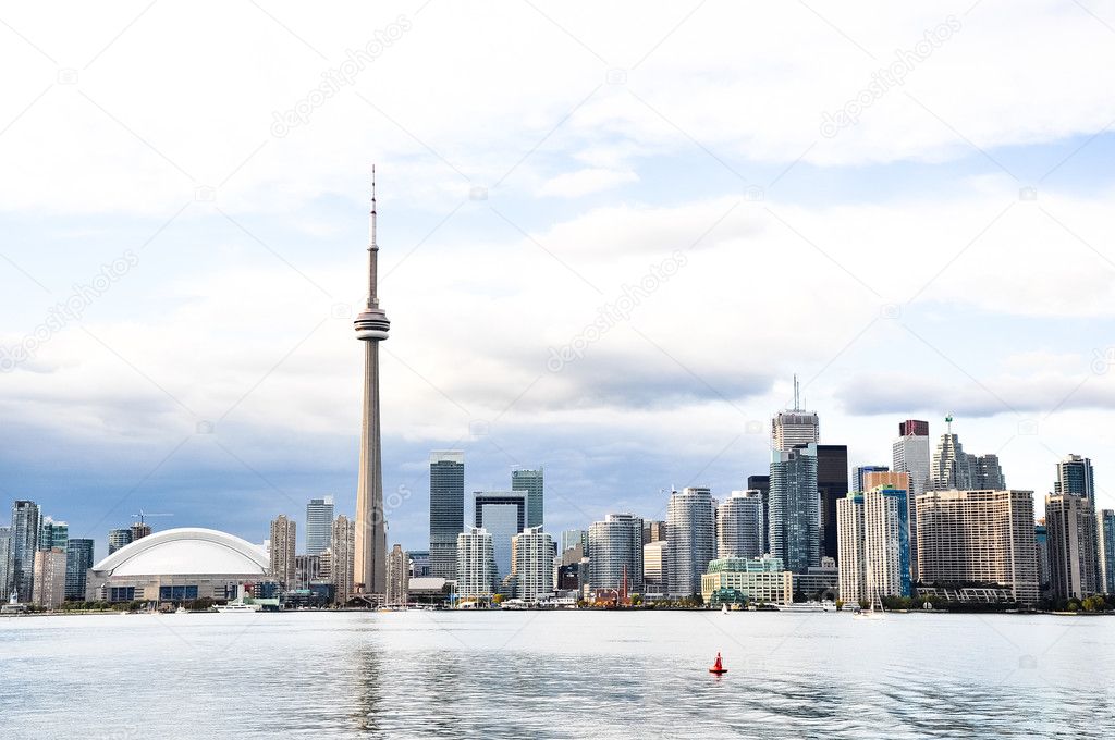 Toronto Skyline panoramic – Stock Editorial Photo © surangastock #38377841