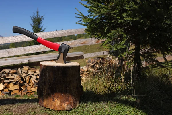 Log splitting axe Stock Photos, Royalty Free Log splitting axe Images ...