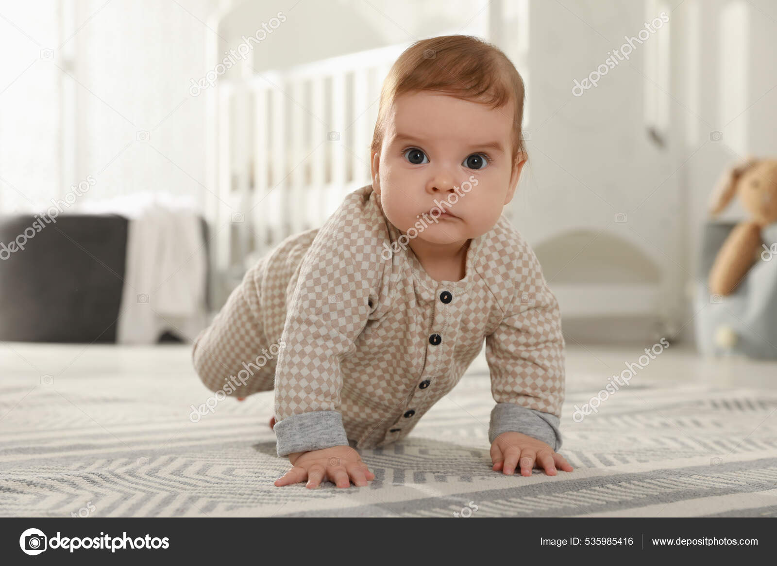 Cute Baby Crawling Floor Home — Stock Photo © NewAfrica #535985416