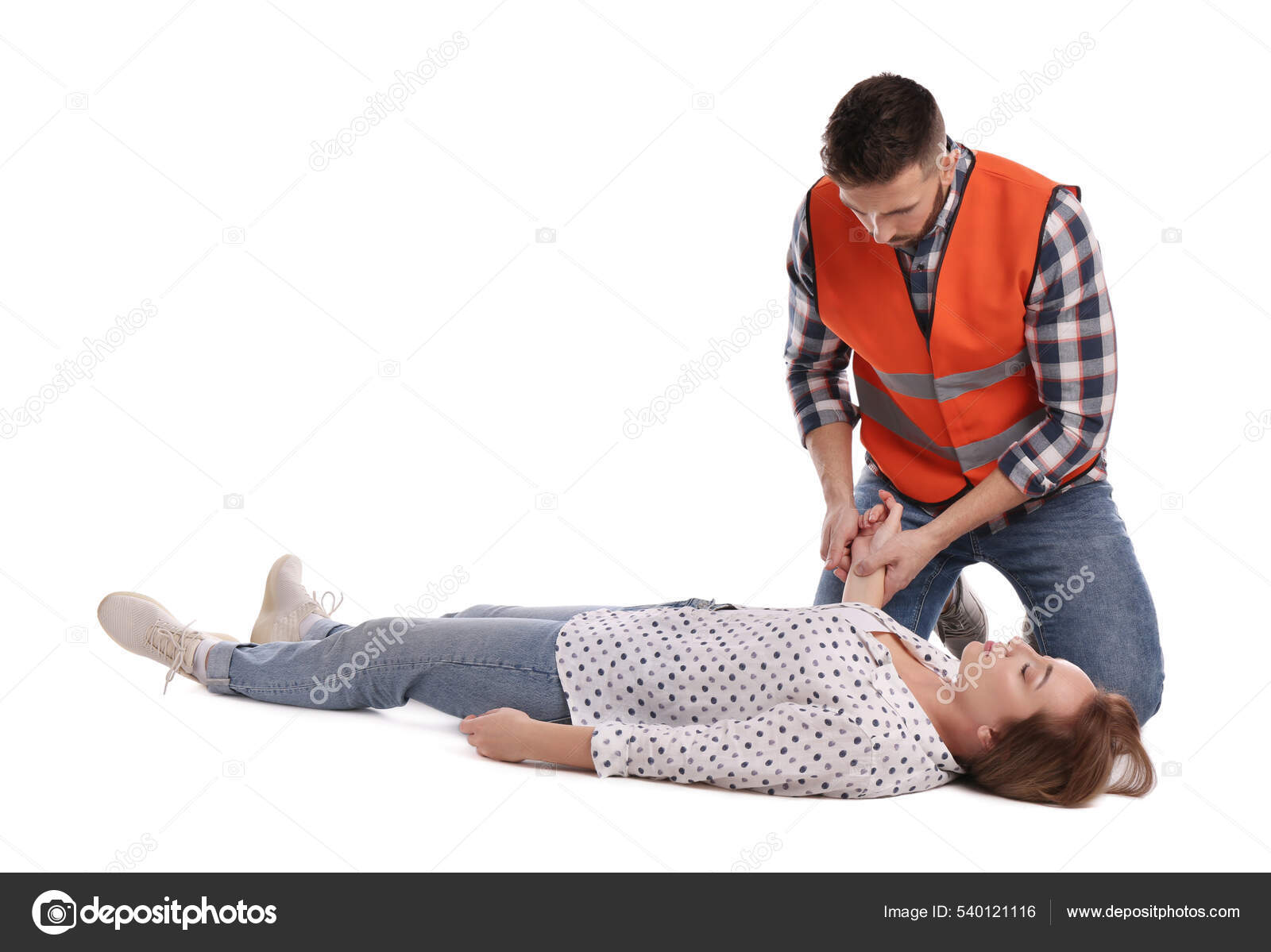 Paramédico Uniforme Realizando Primeros Auxilios Mujer Inconsciente ...