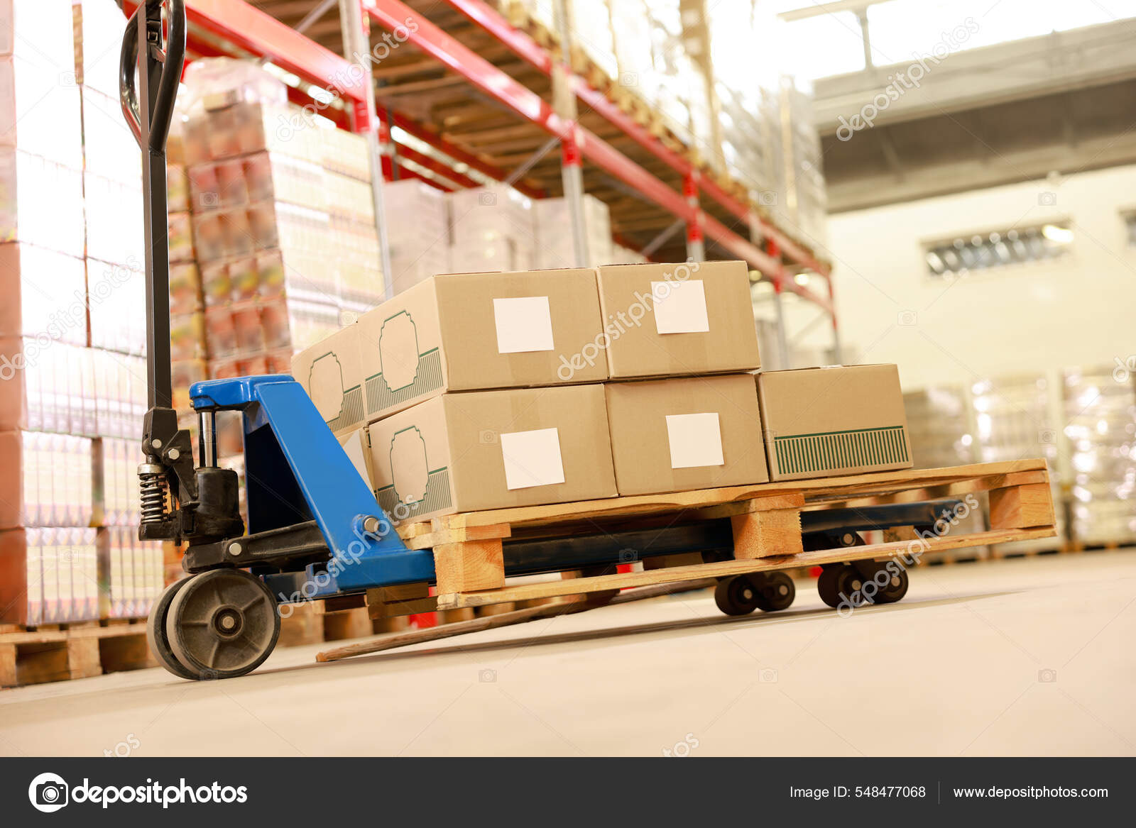 Chariot Élévateur Manuel Avec Boîtes Carton Dans L'entrepôt Concept ...