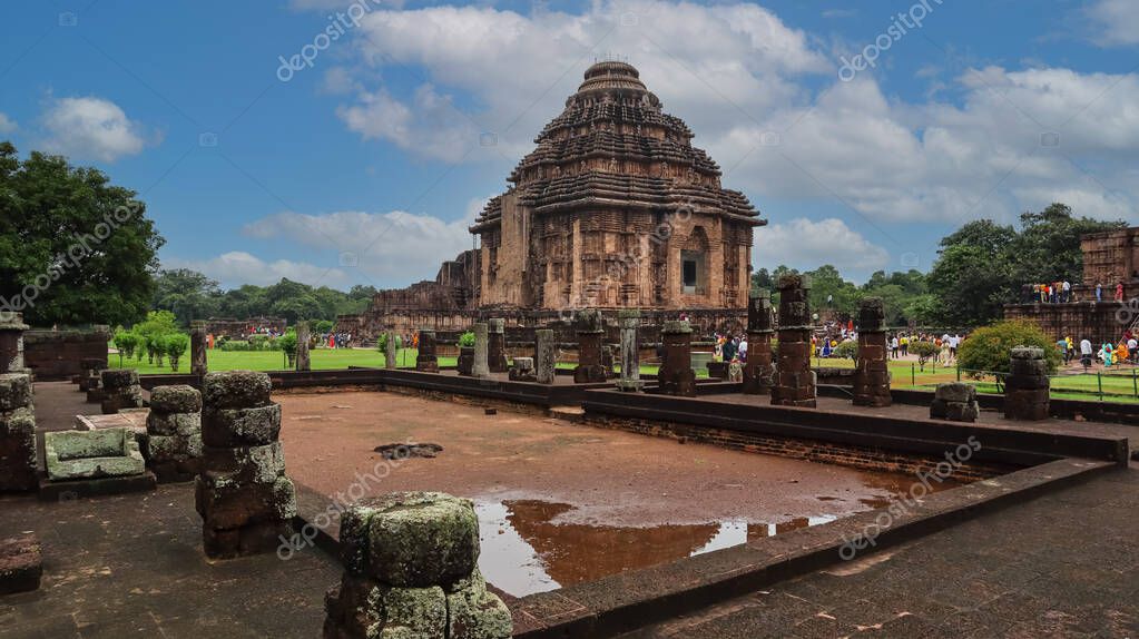 Pilares del área de cocina del Templo Konark Sun es un Templo del Sol ...