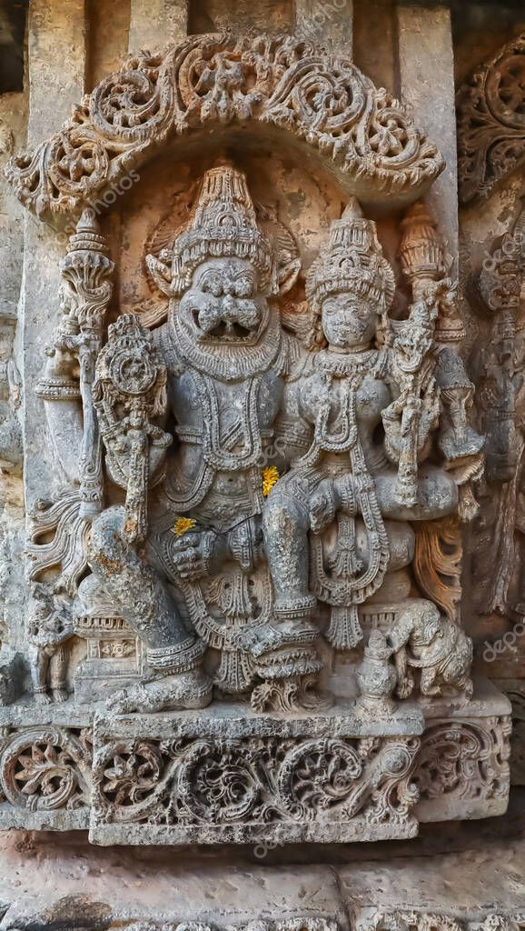 Escultura del Señor Sri Lakshimi Narasimha Swamy en la pared del Templo Swamy Sri Lakshimi ...