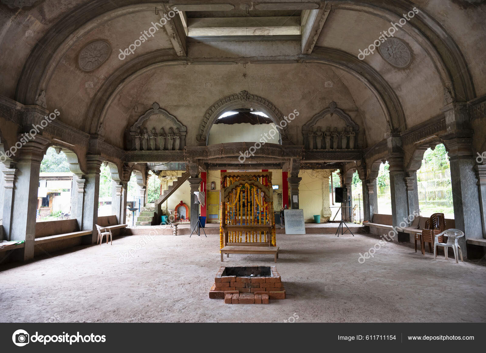Inner View Shri Rudreshwar Temple Located Arvalem Caves Rudreshwar ...