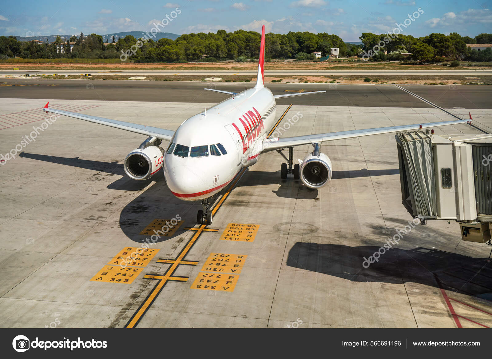 Palma Spain September 2019 Lauda Airbus Aircraft Waits Mallorca Airport ...