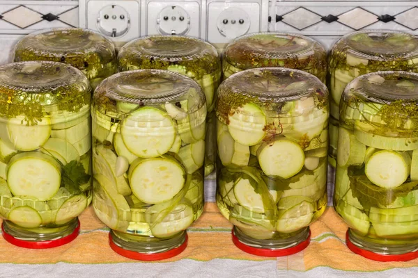 Fotos de Freshly preserved pickles, Imagens de Freshly preserved ...