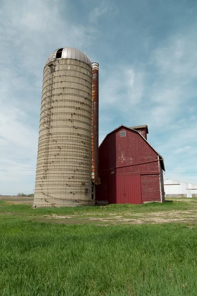 Concrete silo Stock Photos, Royalty Free Concrete silo Images ...