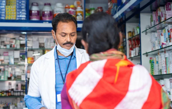 Choosing medicines Stock Photos, Royalty Free Choosing medicines Images | Depositphotos