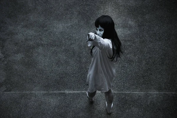Horror Mujer Malvada Fantasma Espeluznante Yaciendo Muerto Una ...