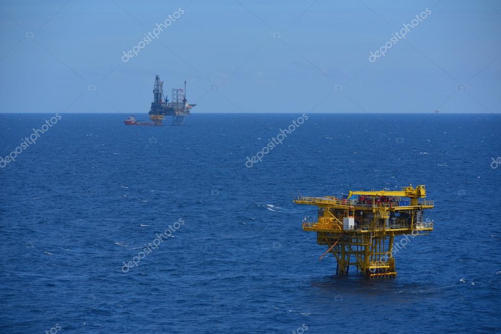 The offshore oil rig and remote platform — Stock Photo © num_skyman ...