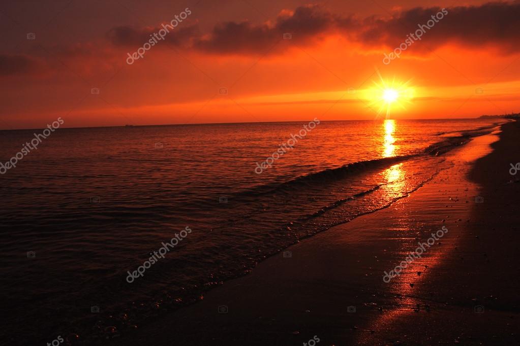 Dawn sun on the sea Stock Photo by ©Kostia777 28468233