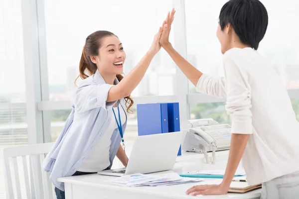 Hi five Stock Photos, Royalty Free Hi five Images | Depositphotos