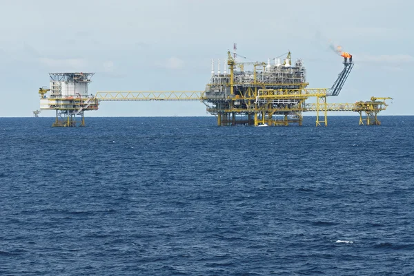 Offshore construction platform for production oil and gas, Oil and gas ...