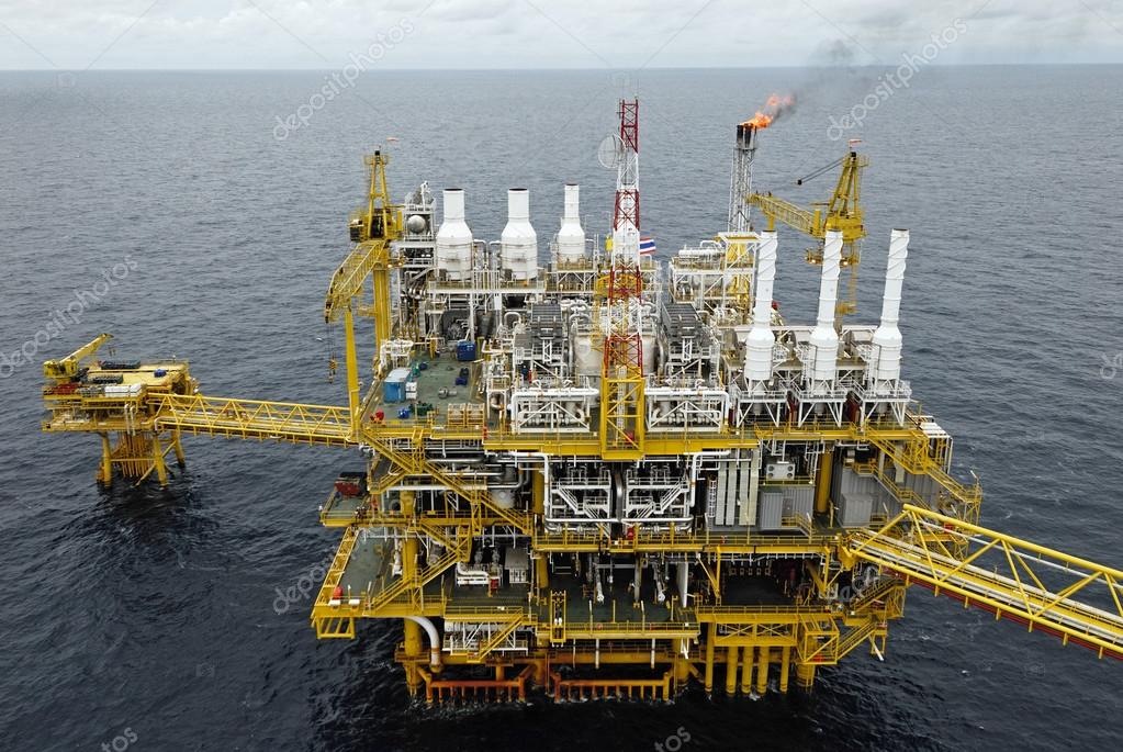 SONGKLA - JUNE 12: offshore rig in gulf of Thailand from Songkra Stock ...