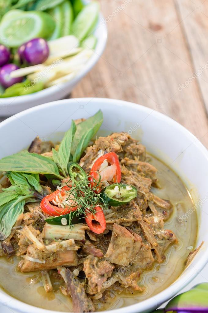 Sopa agria de rganos de pescado, comida tailandesa (Gaeng Tai Pla). 2024