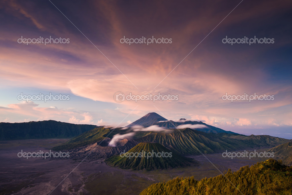 Volcanes del Monte Bromo en el Parque Nacional de Bromo Tengger Semeru 2023