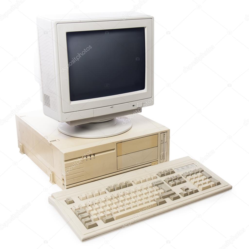 Ordenador antiguo, CPU de teclado y monitor aislados en blanco ... Ordenador antiguo, CPU de teclado y monitor aislados en blanco ...