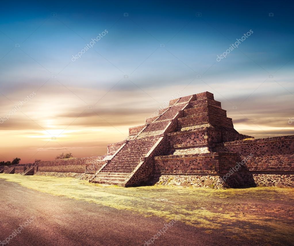 Aztec pyramid, Mexico — Stock Photo © fergregory #45905463
