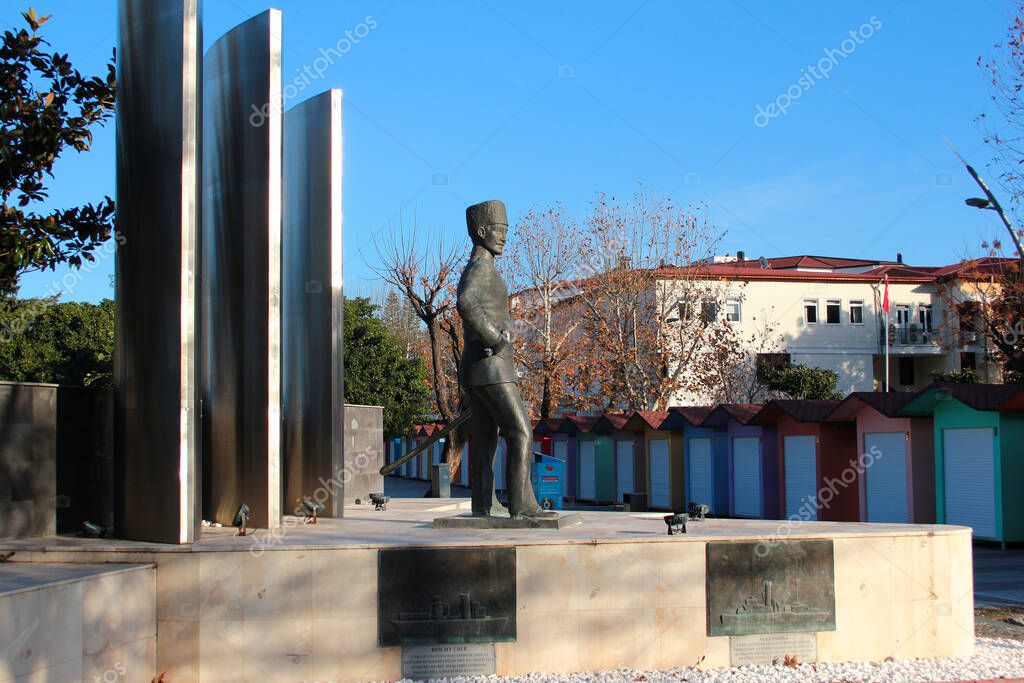 Kemer, Turquía - 6 de febrero de 2022: Monumento a Mustafa Ertugrul ...