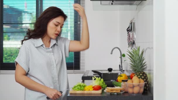 36 Woman frustrated cooking Videos, Royalty-free Stock Woman frustrated ...