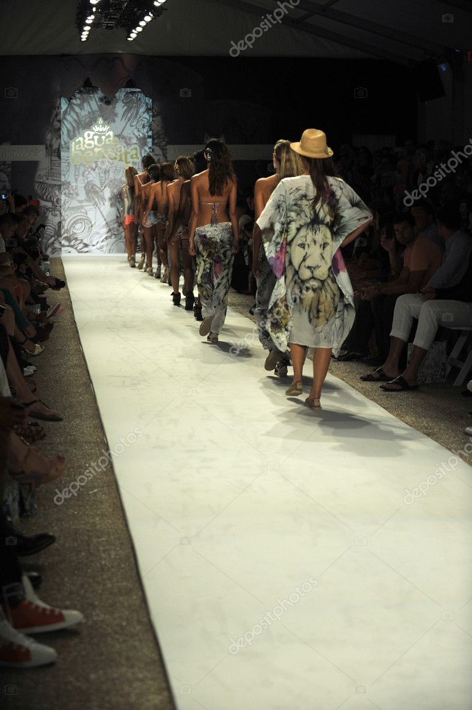 Model walks runway at the Agua Bendita Collection for Spring - Summer ...