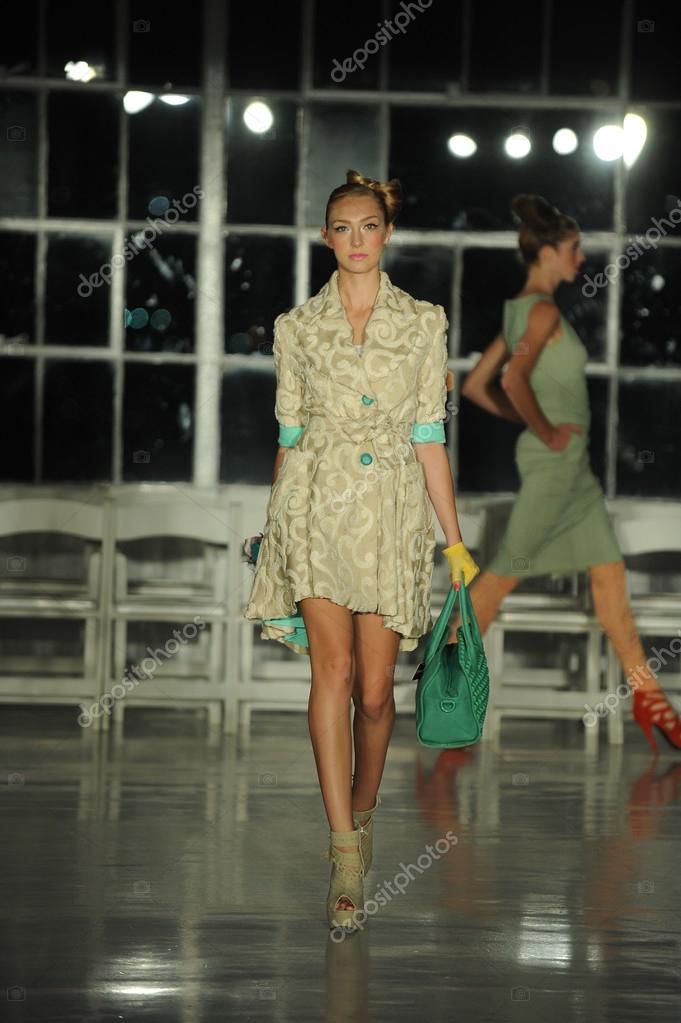 Model walks during rehearsal at K. Nicole fashion show — Stock ...