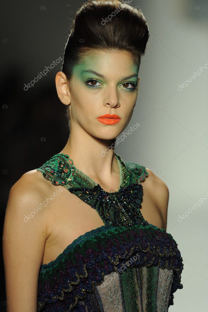 Model in Deng Hao design at Shenzhen fashion show – Stock Editorial ...