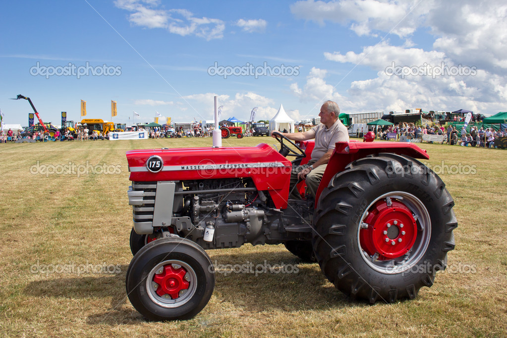 Vintage Massey Ferguson tracor – Stock Editorial Photo © johnbraid ...