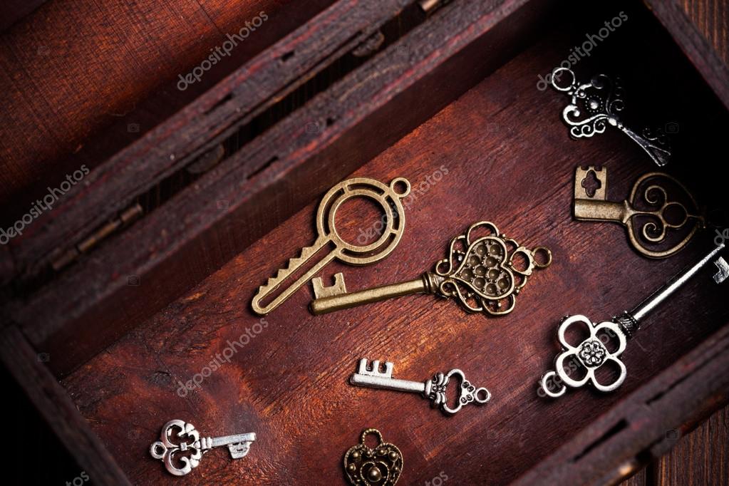 Vintage keys inside old treasure chest Stock Photo by ©merrydolla 48875713