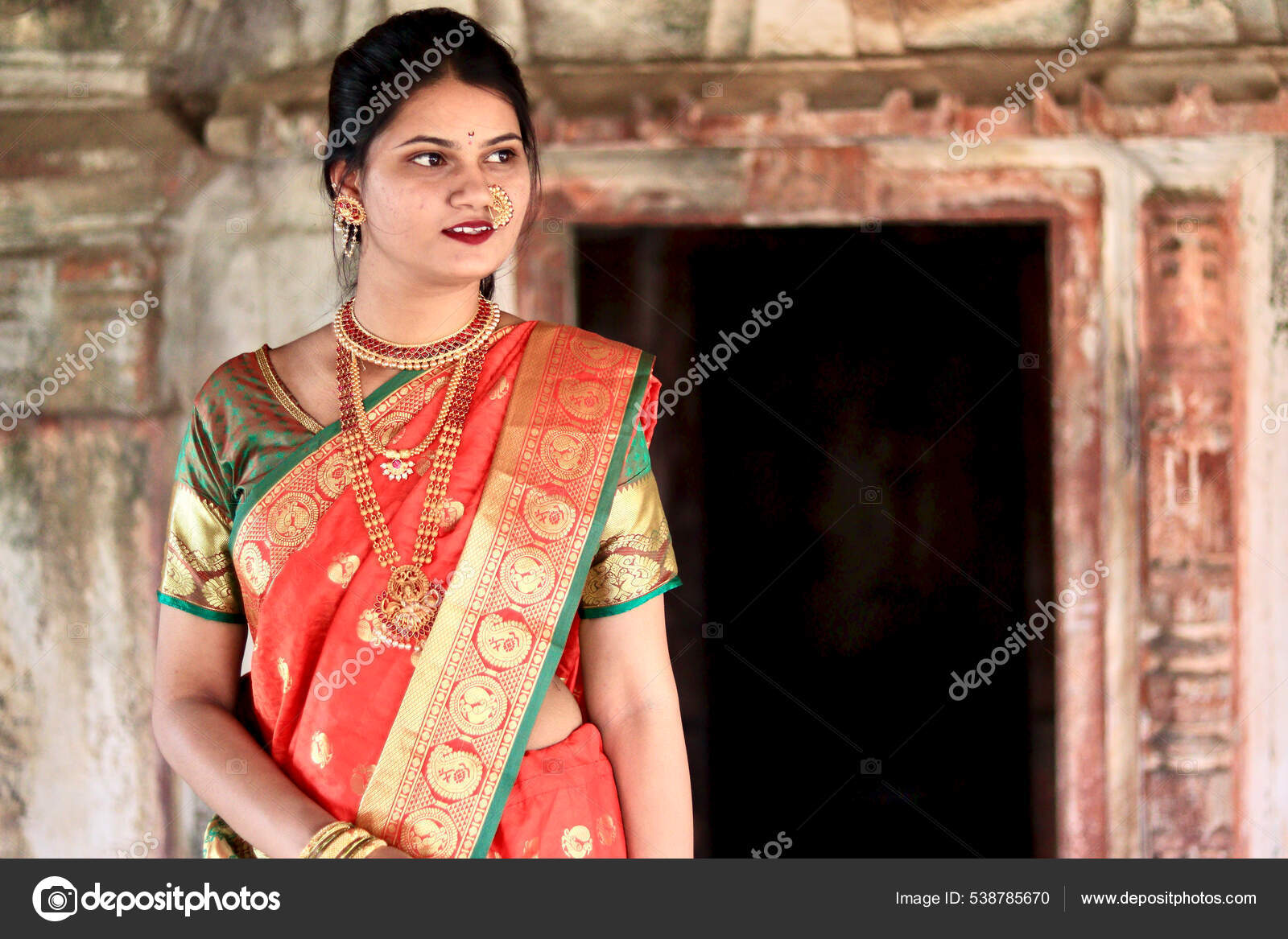 Young Indian Woman Dressed Marathi Attire Queen — Stock Photo ...
