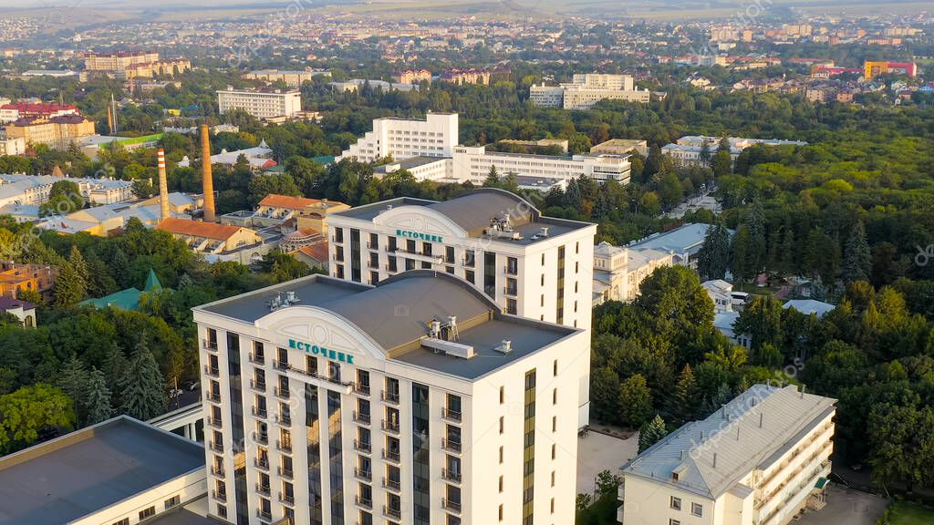 Essentuki, Rusia - 30 de agosto de 2021: Sanatorio Istochnik (Fuente ...