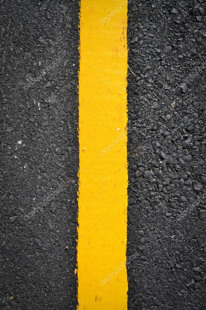 nueva línea amarilla en la textura del camino 2024