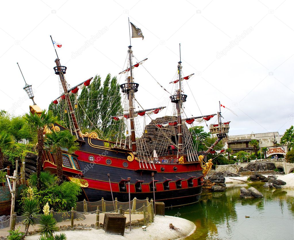 Captain Hooks pirate ship – Stock Editorial Photo © Siempreverde #13509659