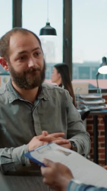 8,688 Entrevista trabajador Stock Videos, 4K & HD Footage | Depositphotos