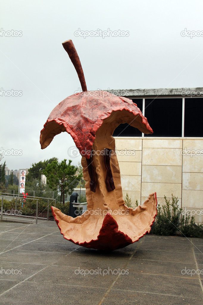 Claes Oldenburg. Big apple core, 1992 – Stock Editorial Photo © Flik47 ...