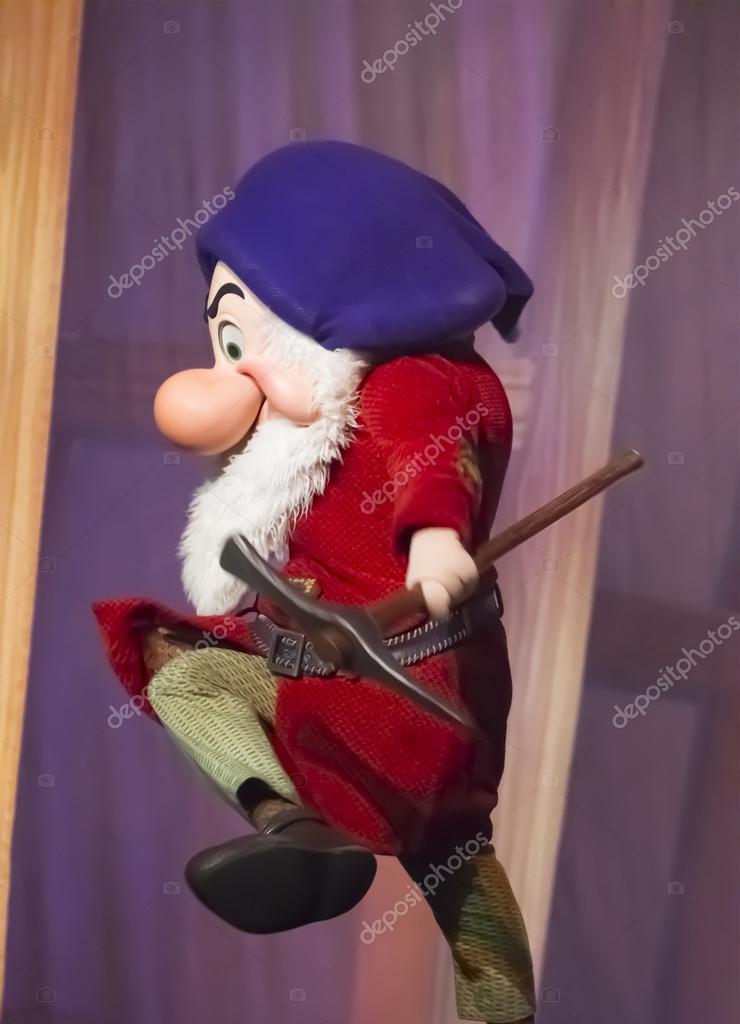 Grumpy Dwarf Wallpaper