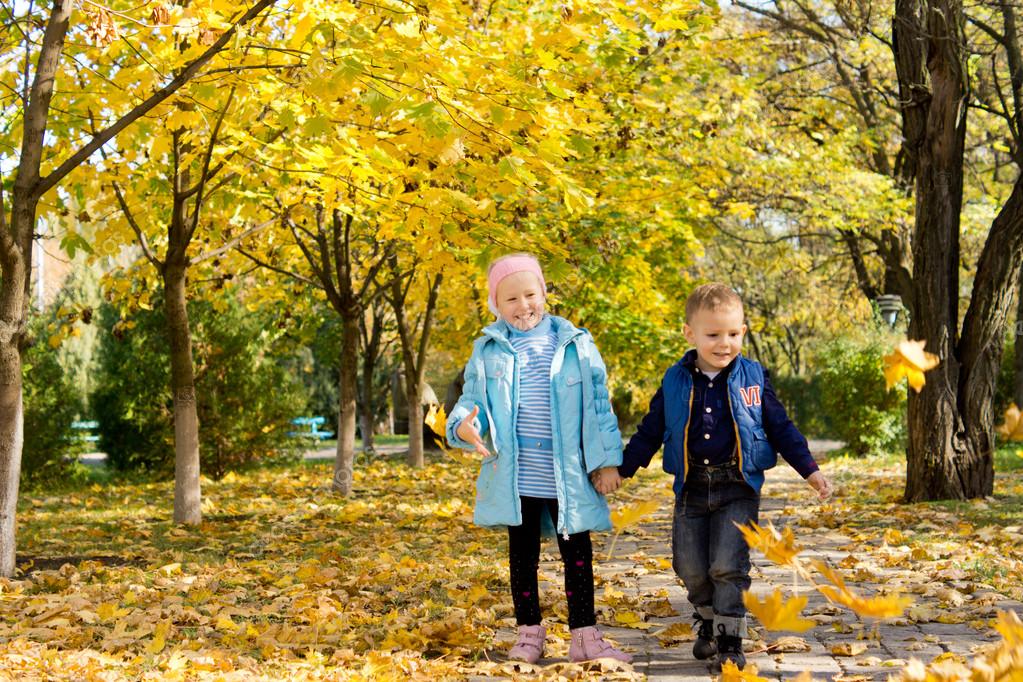 Children playing in the wind — Stock Photo © Vaicheslav #14031387