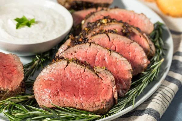 Solomillo de ternera asada hecho en casa con pasto y rábano picante y ...