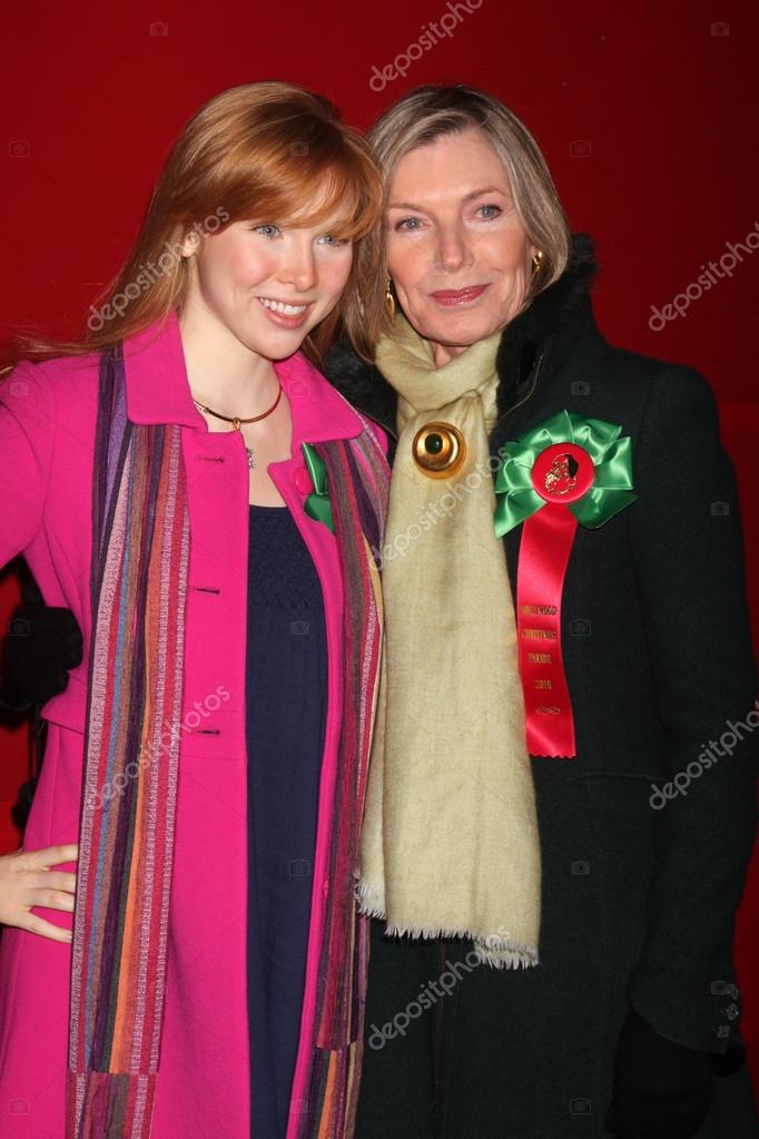 Molly Quinn, Susan Sullivan — Stock Editorial Photo © Jean_Nelson #12910199