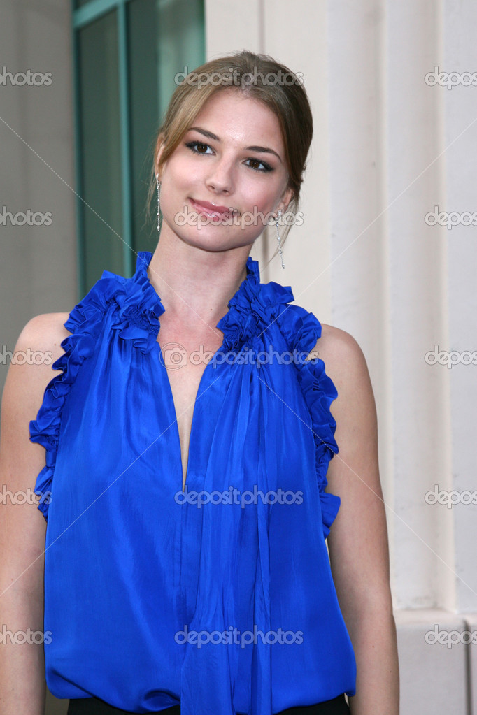 Emily Vancamp Salute Delle Donne