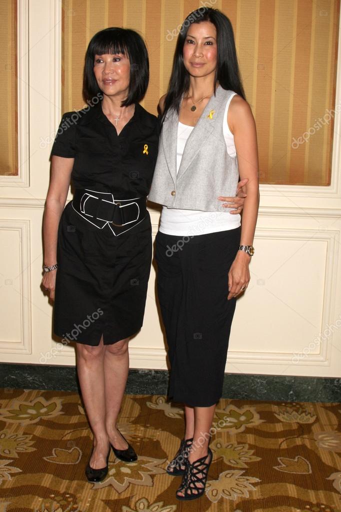 Mary & Lisa Ling — Stock Editorial Photo © Jean_Nelson #12914010