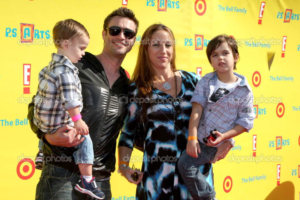 Daniel Goddard, sons Sebastian & Ford, wife Rachel Marcus – Stock ...