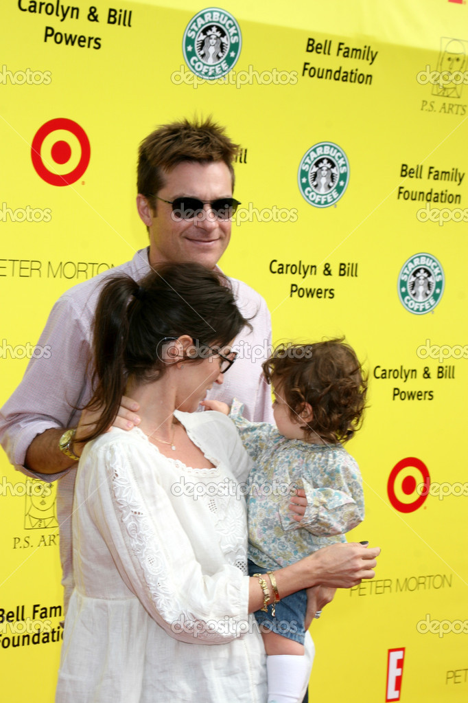 Jason Bateman & Family — Stock Editorial Photo © Jean_Nelson #12924691