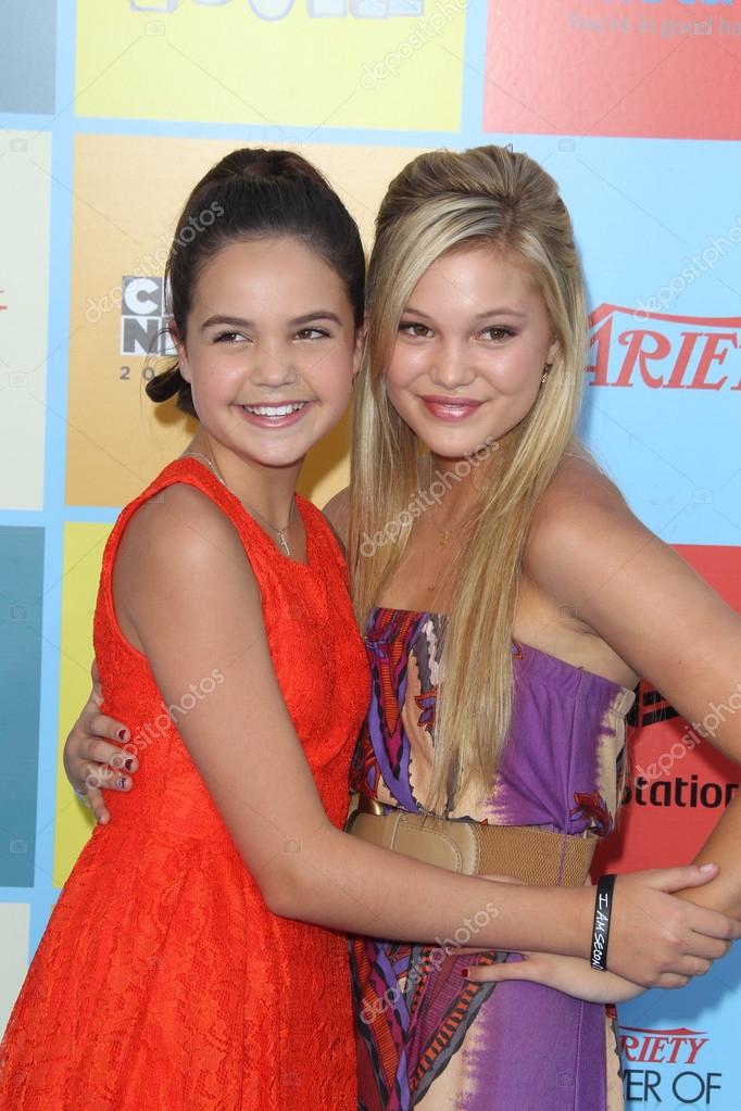 Bailee Madison, Olivia Holt – Stock Editorial Photo © Jean_Nelson #12940988