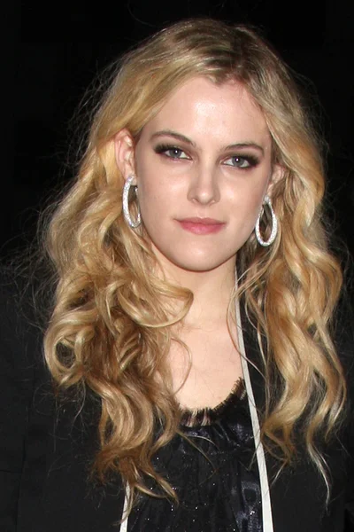 Brittany Curran And Elizabeth Gillies